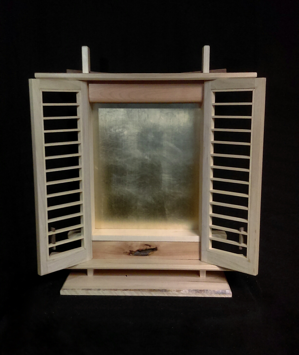 Butsudan with Swinging Doors | Esho Funi