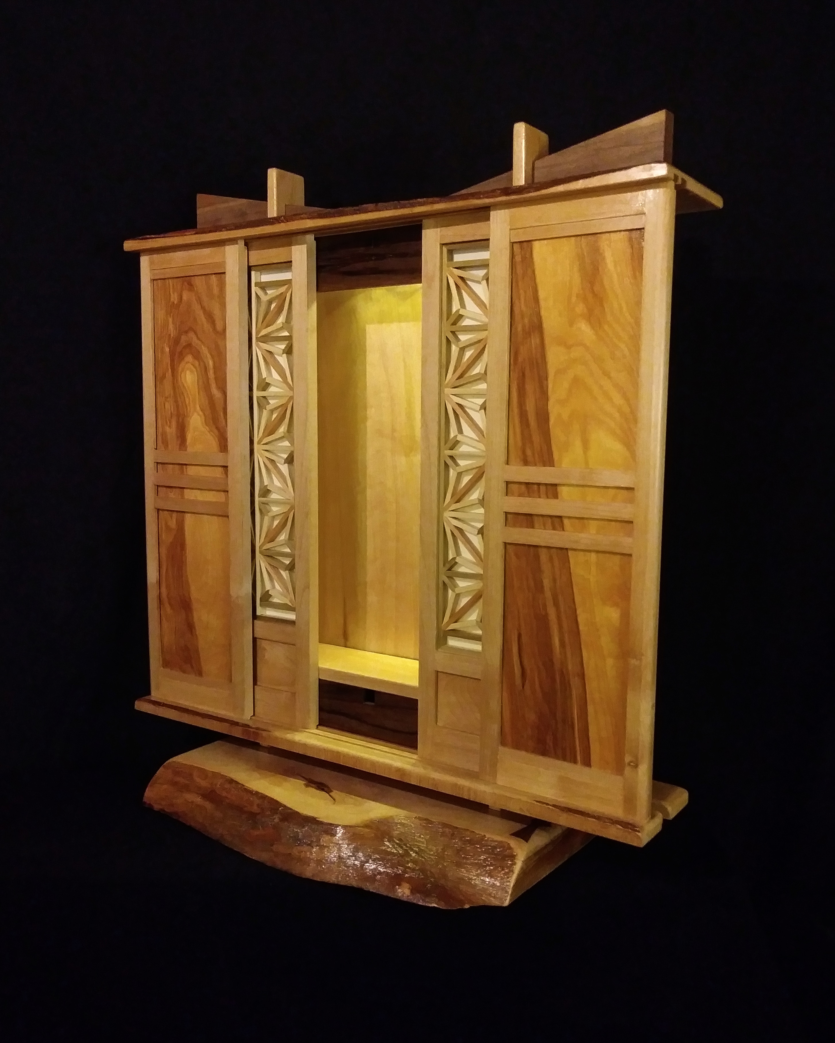 Butsudan in alder with 4 doors | Esho Funi